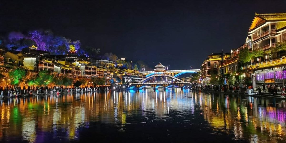 Fenghuang: A Traveler's Guide - Yellowbirdtour